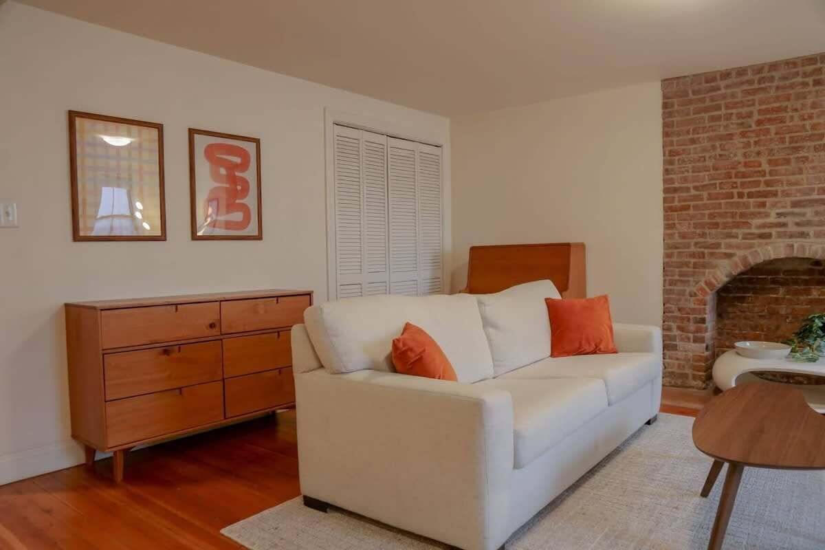 Cozy Brownstone  5 Mins To Grove Path  Workspace - Brooklyn, NY