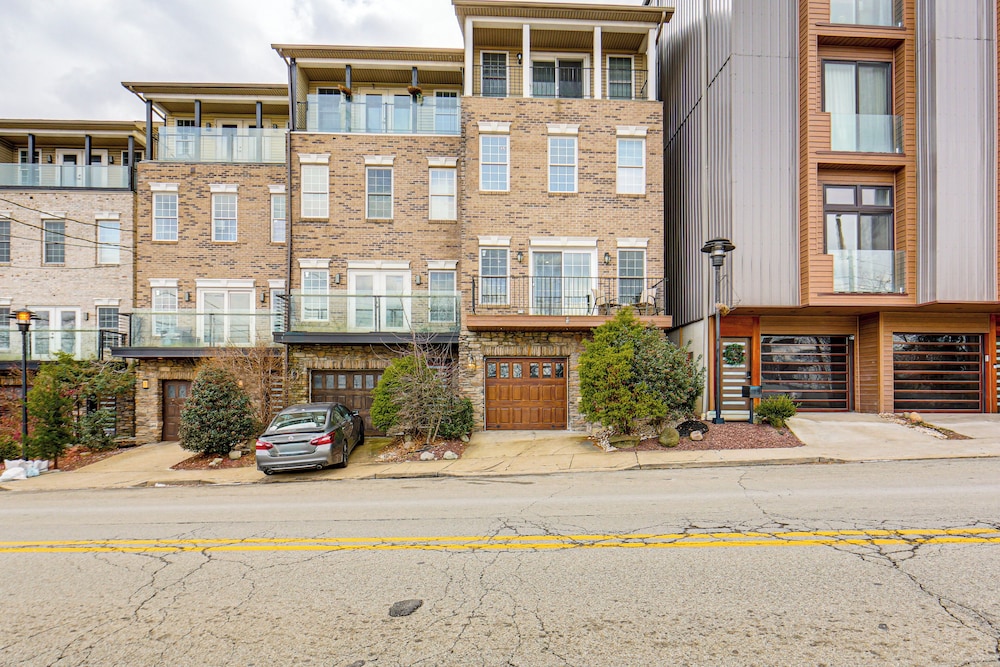 2 Mi To Market Sq! Row House W/ Dedicated Office - Homestead, PA