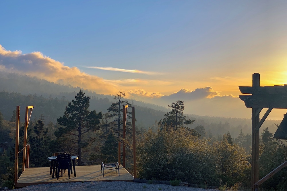 Mountain & Lake View Dog-friendly Retreat - Big Bear, CA