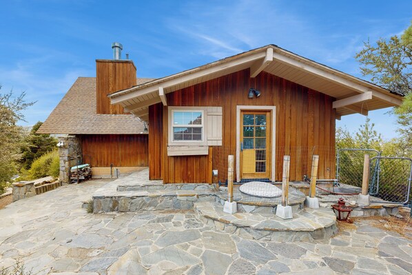 Mountain & Lake View Dog-friendly Retreat, Big Bear Lake: Hotel Reviews ...