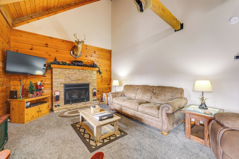 Family Log Cabin W/ Mtn Views, 2 Mi To Tube World! - North Carolina