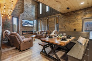 New- Wildside Cabin, All Sport Simulator, Hot Tub & Views Reviews ...