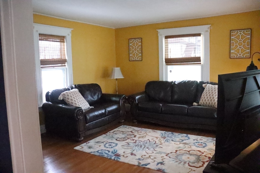 Spacious Private Home In Geneva - Near College, Wineries, And Lake! - Geneva, NY