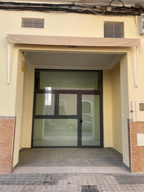 Loft for 6 guests 15 min from Science and Arts, A/C and Wifi Reviews ...