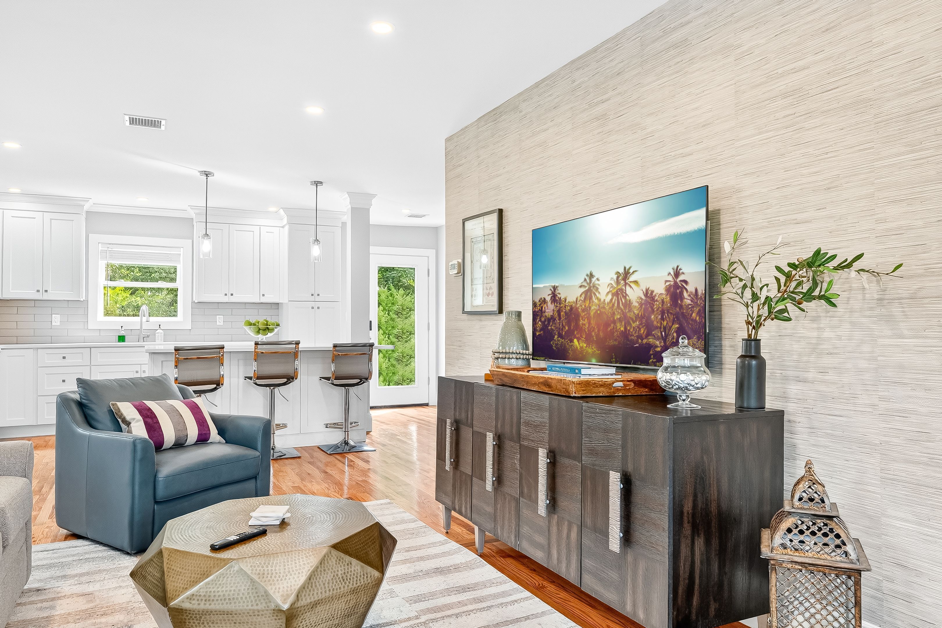 Charming Renovated Home, Cozy For All! Pet Friendly! - Newburgh, NY