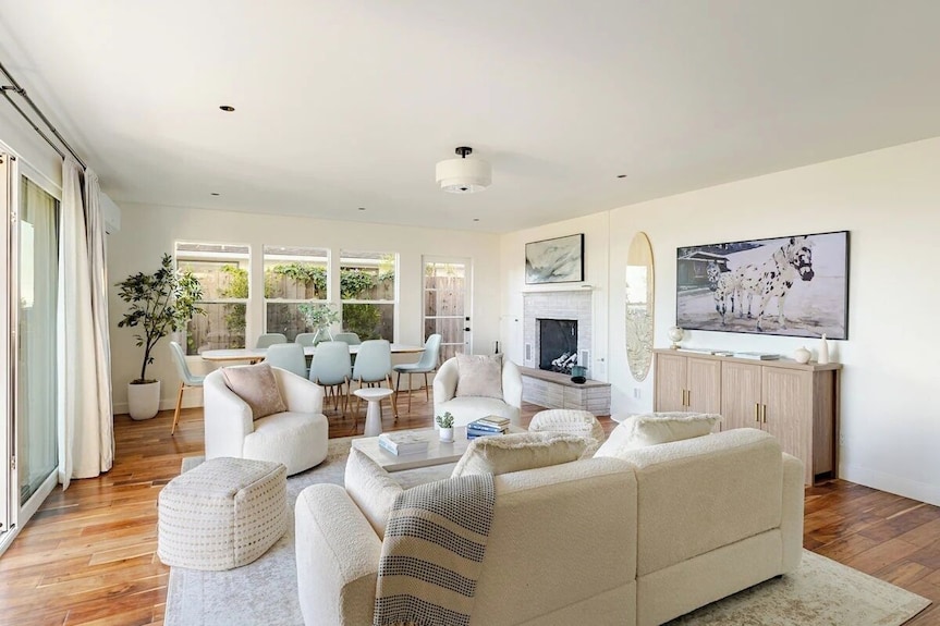 Oceanfront Luxury, Beach Access, Clear Views, Spa, Steam Shower, Enclosed Yards, - Santa Barbara, CA