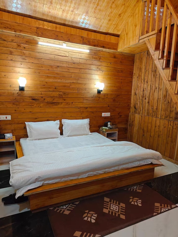 Spacious 4-bedroom Cottage Surrounded By Deodar Trees - Himachal Pradesh