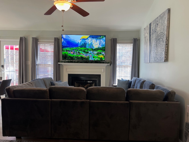 3 Br W/ King Bed, Standing Desk, Ping Pong, Arcade - Raleigh, NC