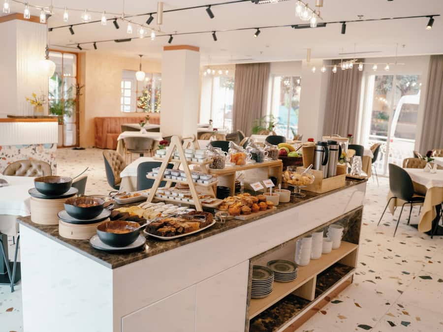 Pequeno-almoço tipo buffet diário incluído