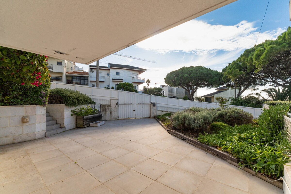 São Pedro Beach Villa - Lisbon District | Stayz