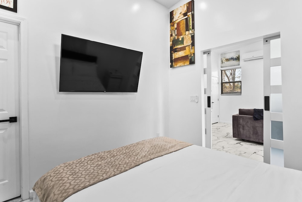 Modern Luxury Tiny House with Hot Tub – Atlanta Reviews, Deals & Photos ...