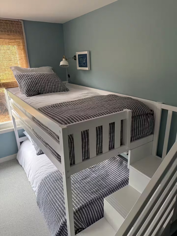 Secluded 6 bedroom in Westerly less than 2 miles from the beach Reviews ...