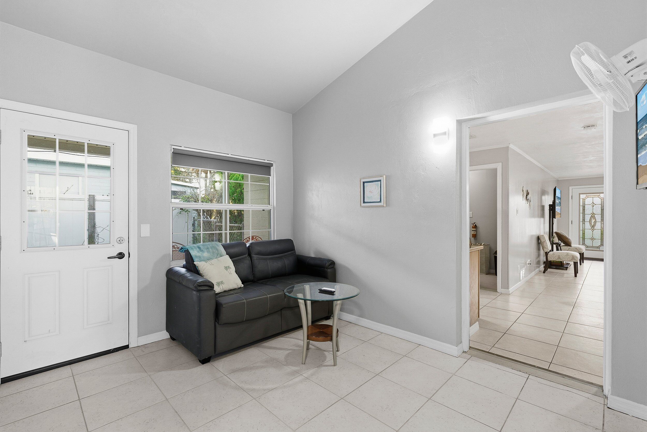 Pet-friendly 5br Retreat W/ 2 Kitchens + Sleeps 13 - Daytona Beach, FL