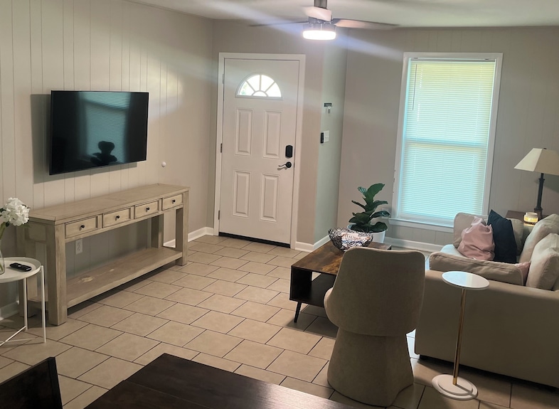 Quiet Cozy 2bedroom 1.5 Bath Unit A Near Downtown And Nasa - 彭薩科拉