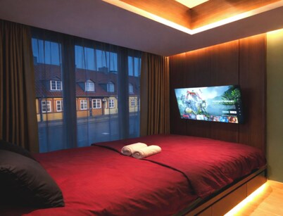 Crimson Autumn Suites JP