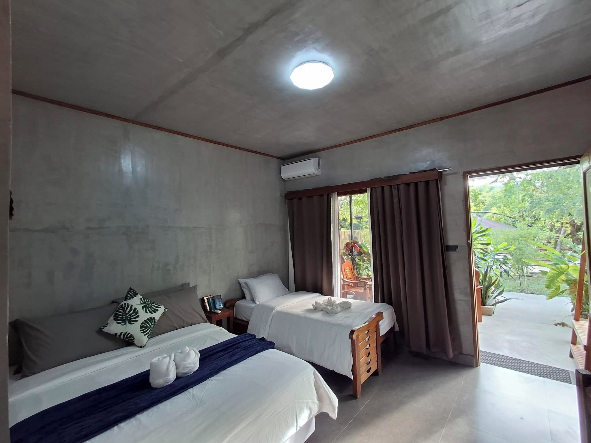 Quarto Duplo Deluxe, vista para o jardim | Ferro/tábua de engomar, Wi-fi grátis 