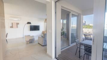 Vila, 4 quartos, piscina particular | Sala de estar