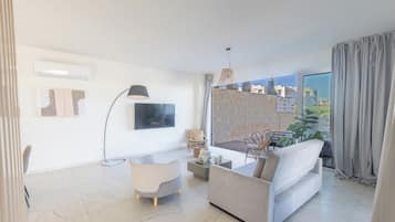 Vila, 4 quartos, piscina particular | Sala de estar