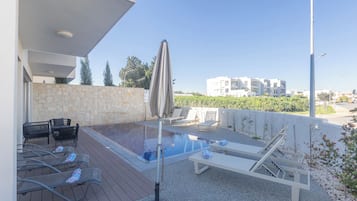 Vila, 4 quartos, piscina particular | Sacada