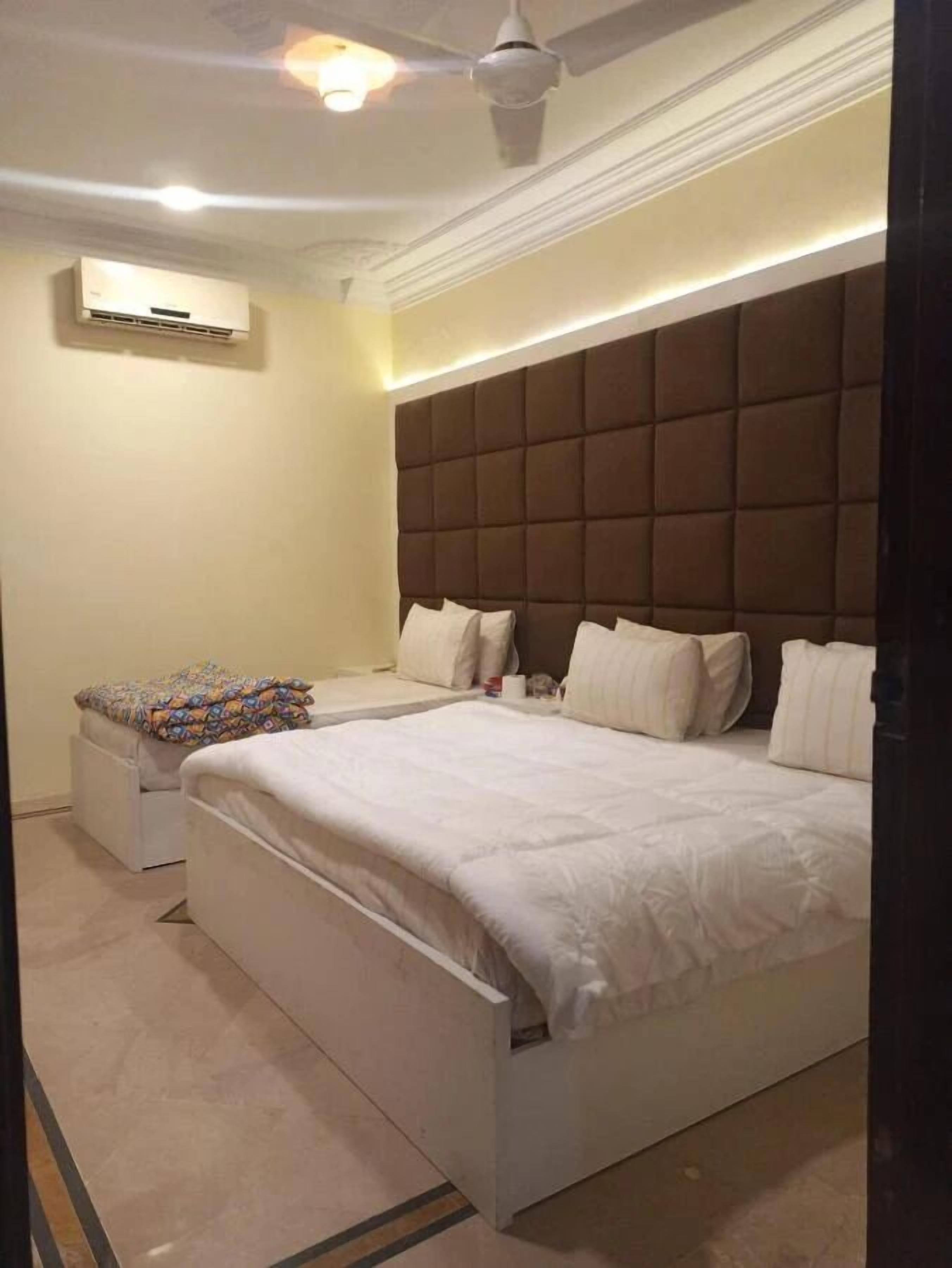 Quarto Duplo Deluxe, Vista para a cidade | Quartos insonorizados, ferro/tábua de engomar, Wi-fi grátis 