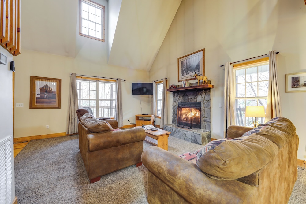 Play & Unwind! Home W/ Hot Tub In Maggie Valley - Maggie Valley, NC