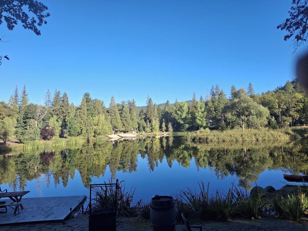 1br Dog-friendly Lakefront Cabin W/ Canoes - Sonora, CA