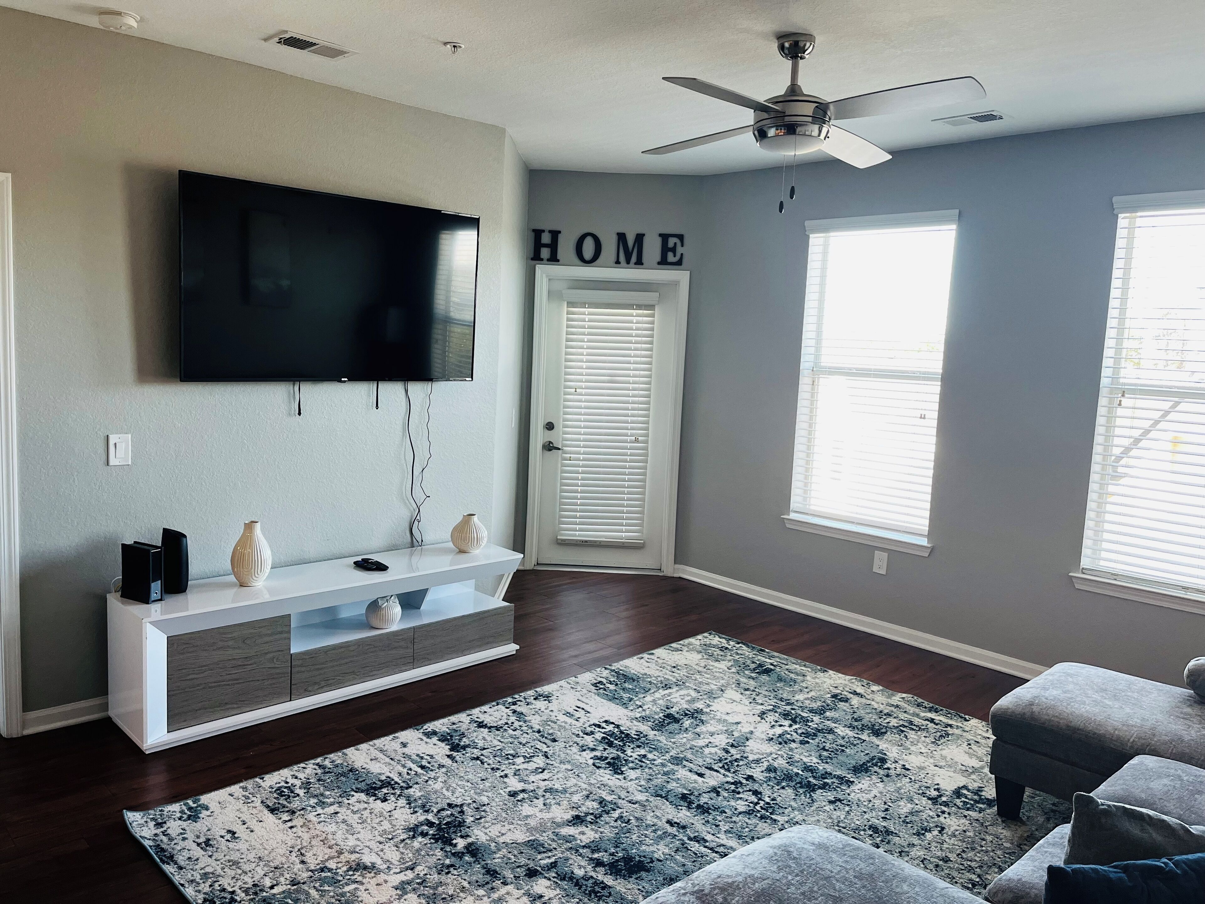 Spacious Home Perfect For Families With Room For Everyone To Spread Out. - Christmas, FL