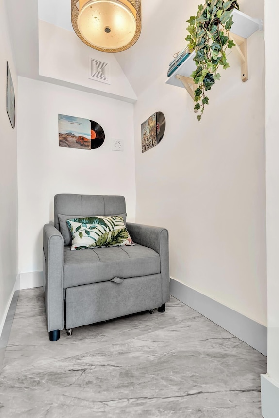 Santorini Blu | Chic Beach Studio Steps To Ocean - Hollywood Beach, Hollywood