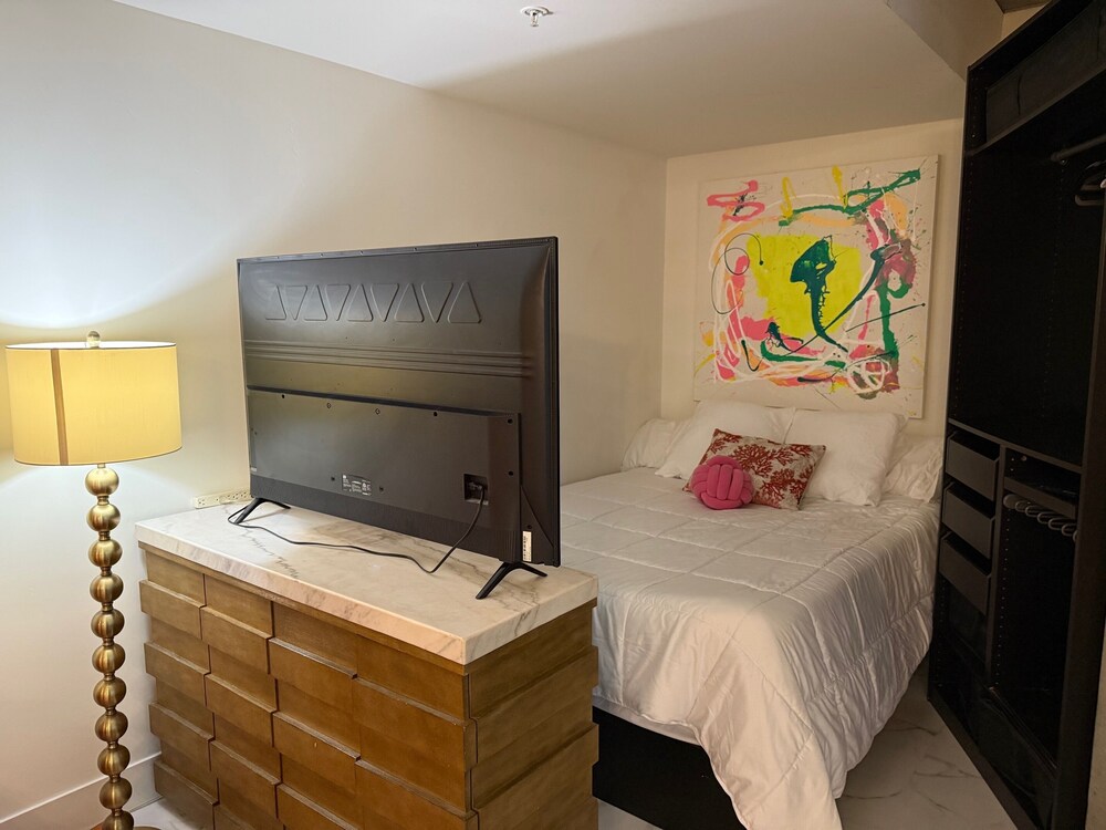 Downtown San Diego Studio — Furnished, Parking, Washer/Dryer, Flexible ...