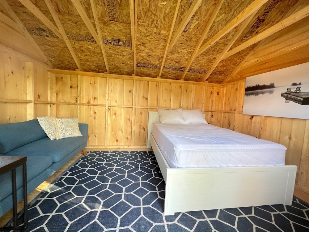 Rock Ridge Cottage- Rideau Ferry - Perth | Stayz