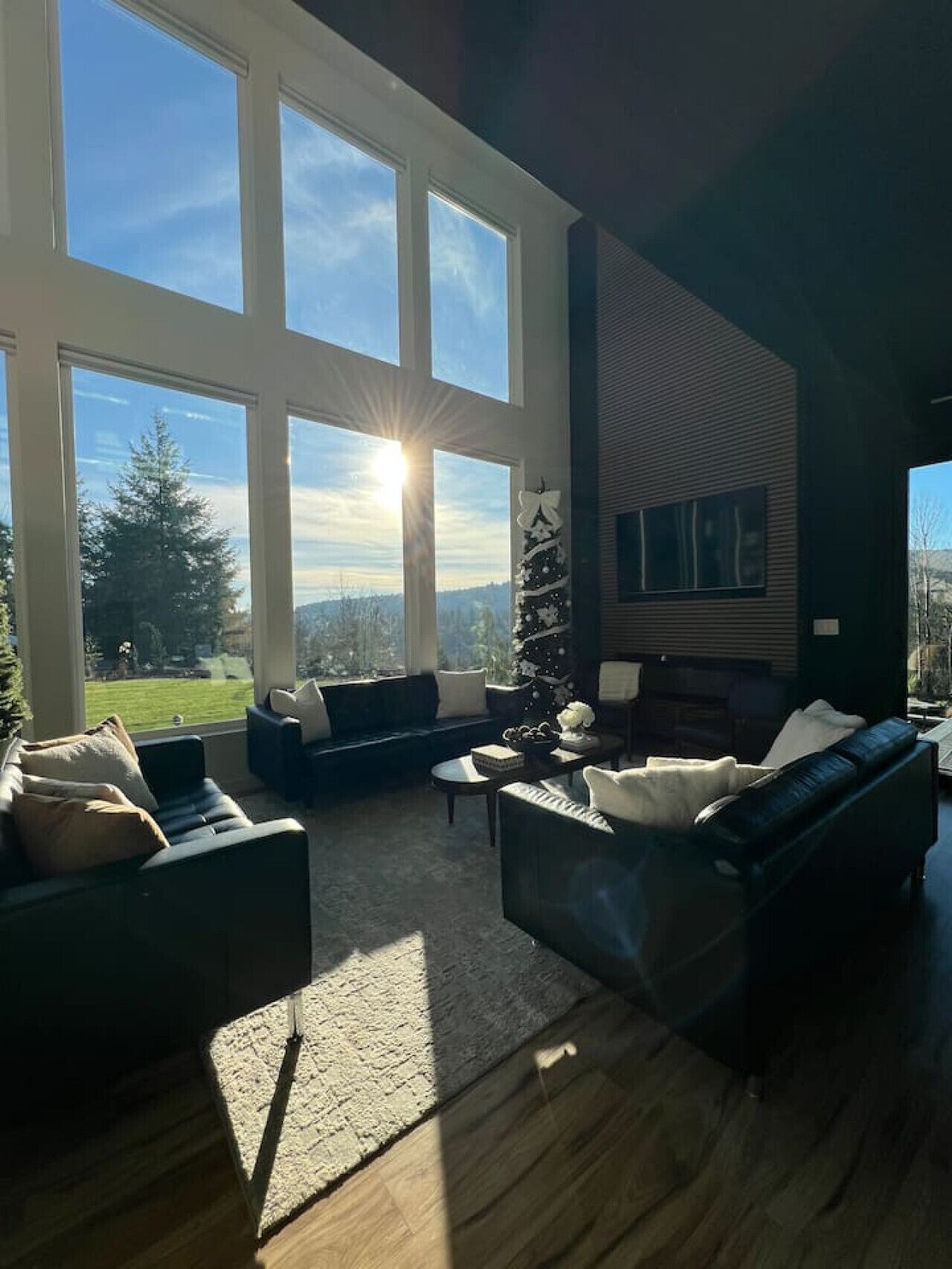 Modern Sanctuary With Mountain Views And Spa - Castle Rock, WA