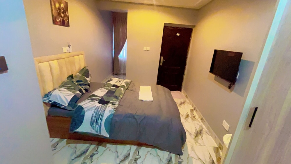 A Cozy 4-bedroom house with Free parking AC, Wi-fi Smart System in ...