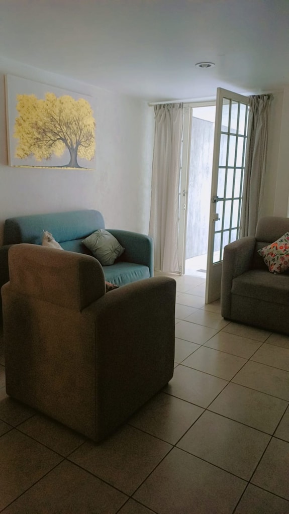 Moderna Casa Familiar En Tlaquepaque Comodidad Y Estilo - Tlaquepaque