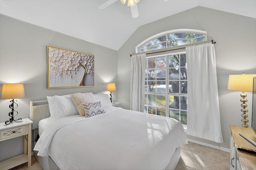 DFW Family Fun Retreat Pool Table Air Hockey Arcade Game Work Space BBQ ...