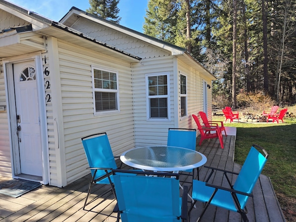 Cozy Cottage-Walk to town-Room for camper/boat parking-Firepit and Moon ...