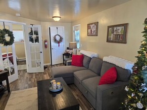 Cozy Cottage-Walk to town-Room for camper/boat parking-Firepit and Moon ...