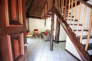 Bungalow Familiar | Cofre no quarto, secretária, cortinas/cortinados opacos 