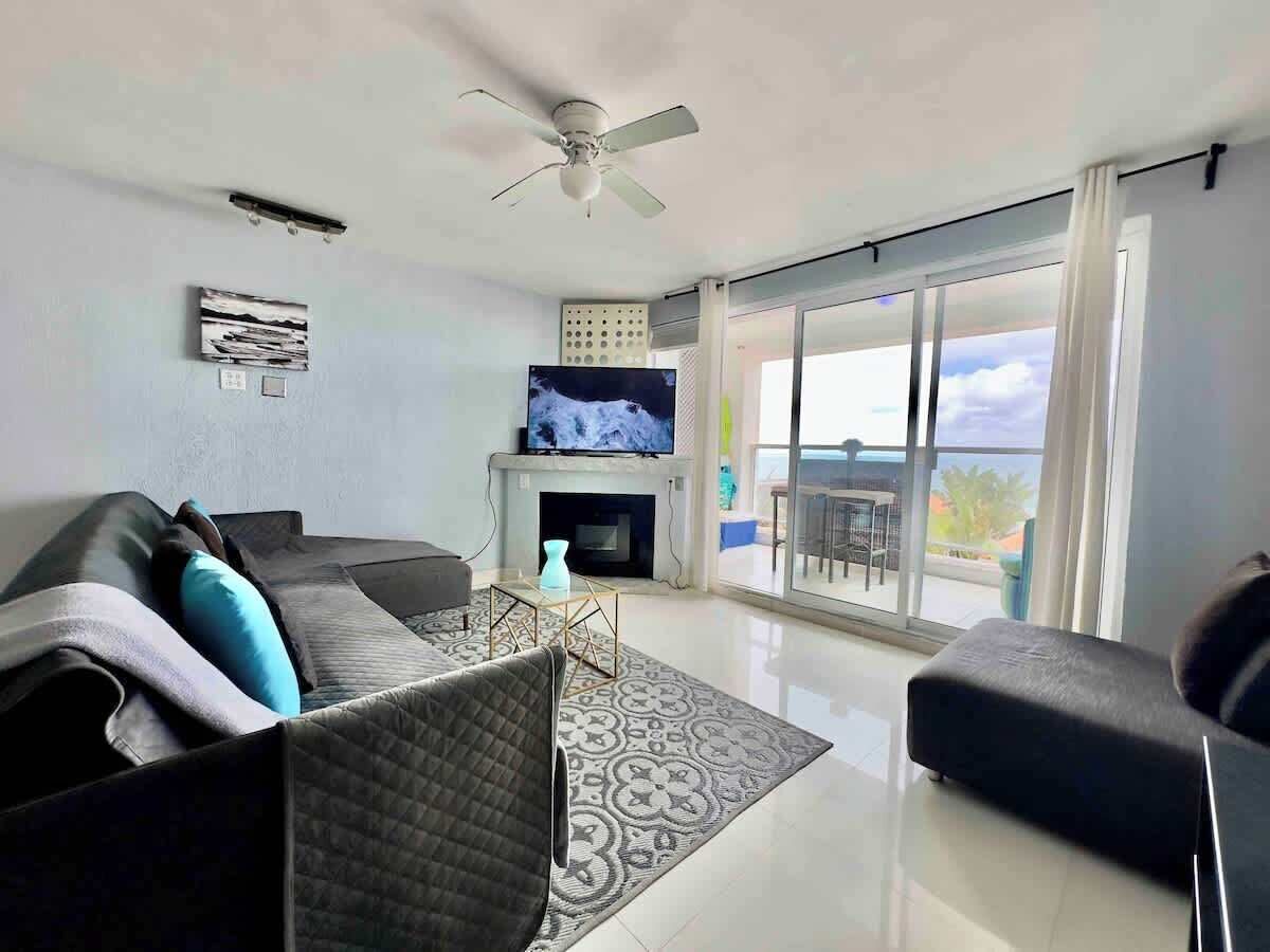 Oceanfront Rosarito Balcony, Beach & Amazing Sunsets - Rosarito