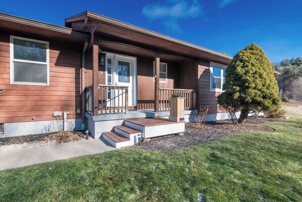 10 Acres Of Nature & Privacy For The Perfect Gathering Of Friends ...