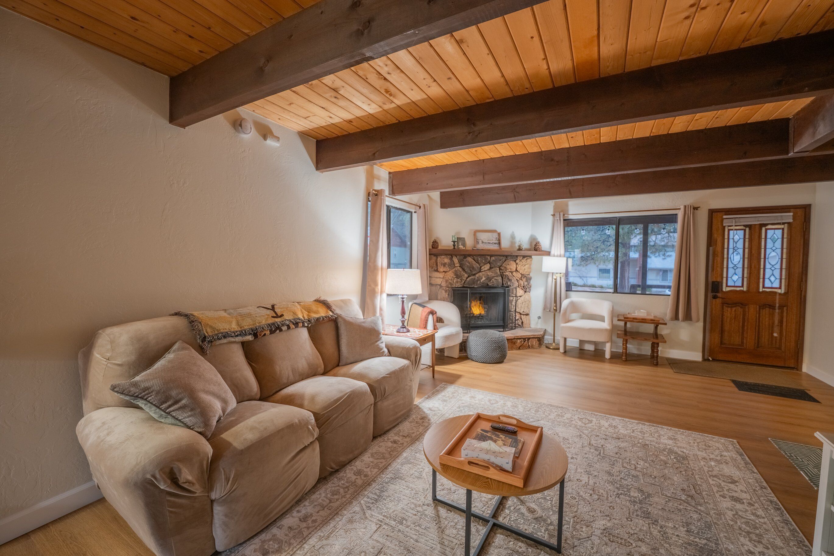 Big Bear Moonridge Escape - Walk To Local Shops, Smart Tv, Fireplace, Fenced Yard - Big Bear Lake, CA