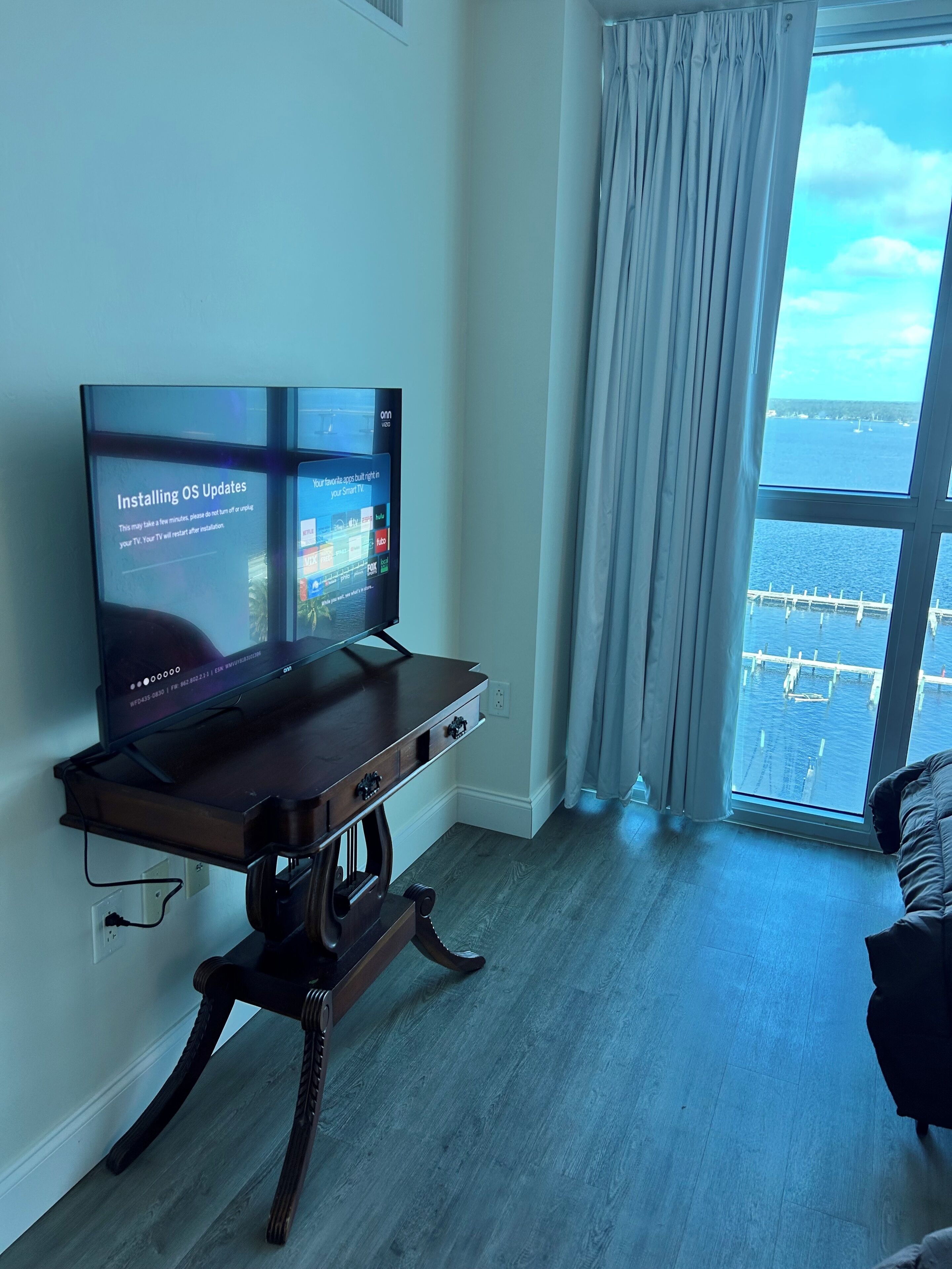 Peaceful 2-bedroom Apartment With City And Water View. - Fort Myers, FL