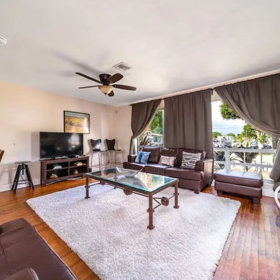 Pool Home 10 - Miramar, FL