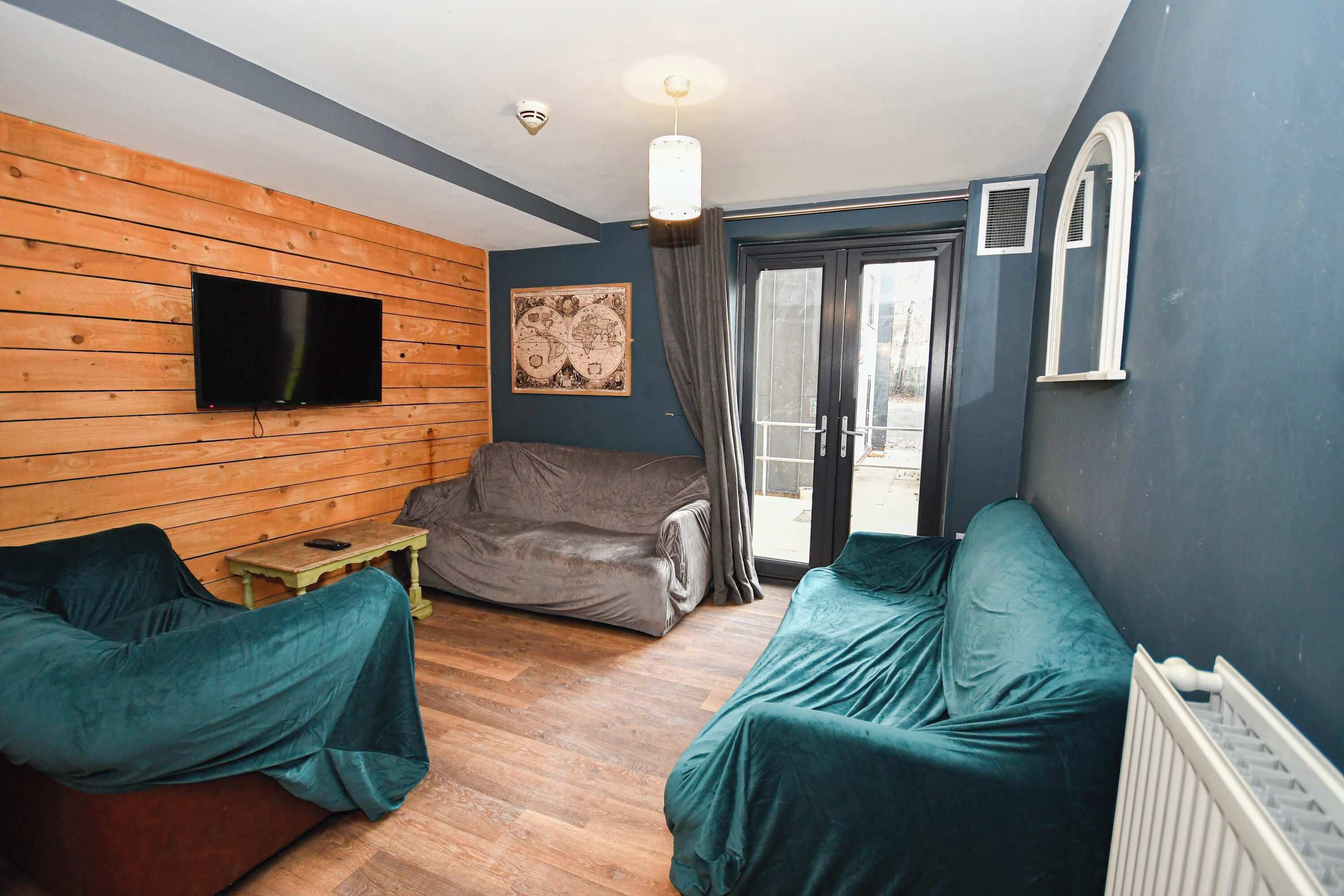 Convenient 4bed Budget Apartment In Headingley - Tropical World