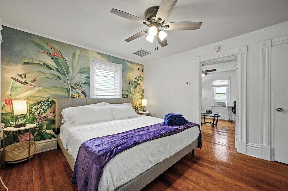 Prime location, Fast Wifi, mins from light rail Reviews, Deals & Photos ...