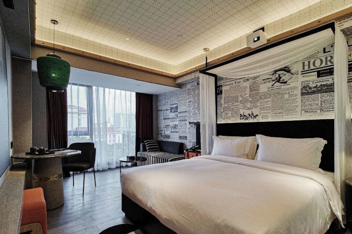 Quarto Duplo Superior, 1 cama king-size | Cofre no quarto, secretária