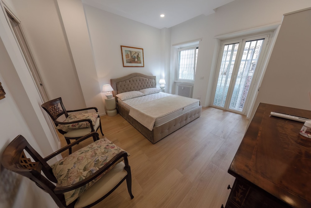 Elegant apartment within walking distance of St. Peter's, - Rome | Stayz