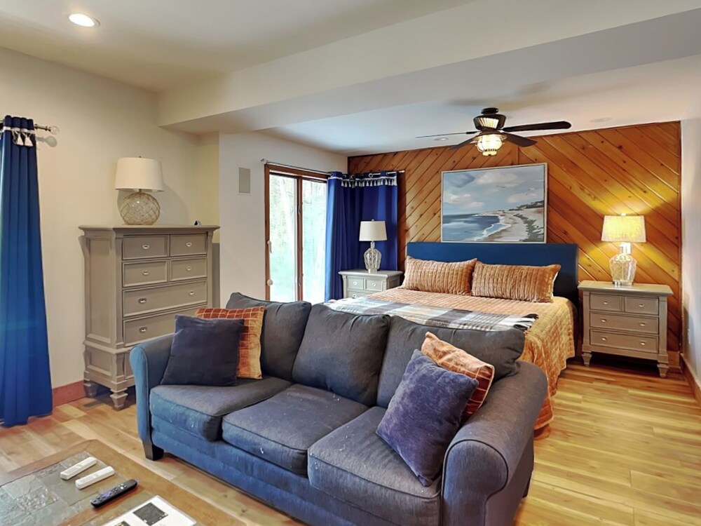 Copper Canoe | Indoor Pool, Hot Tub, Movie Theater - Garrett County | Vrbo