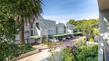 Apartamento, 3 quartos, fumadores, varanda | Terrenos do alojamento