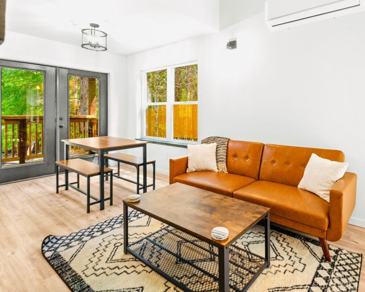 Charming 3-bedroom Cabin Near Mt. Rainier With Ac-hot Tub-wifi - Ashford, WA