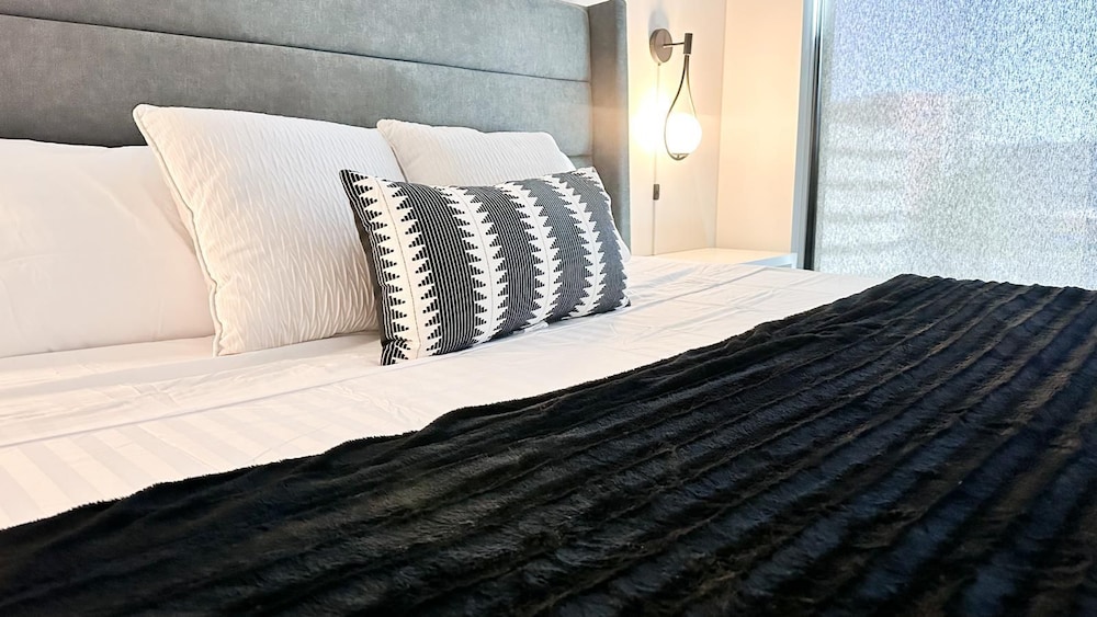 Penthouse w/Pool+Rooftop Terrace in Midtown Atlanta - Atlanta | Vrbo